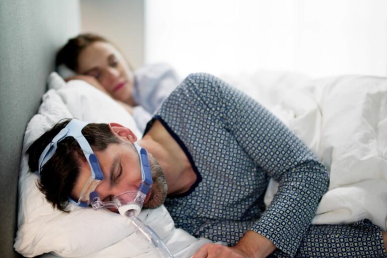 What are the warning signs of sleep apnea?
